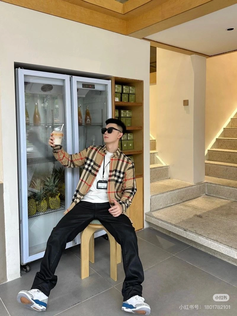Bargain Burberry Outwear