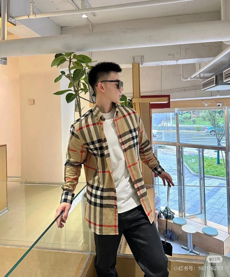 Bargain Burberry Outwear