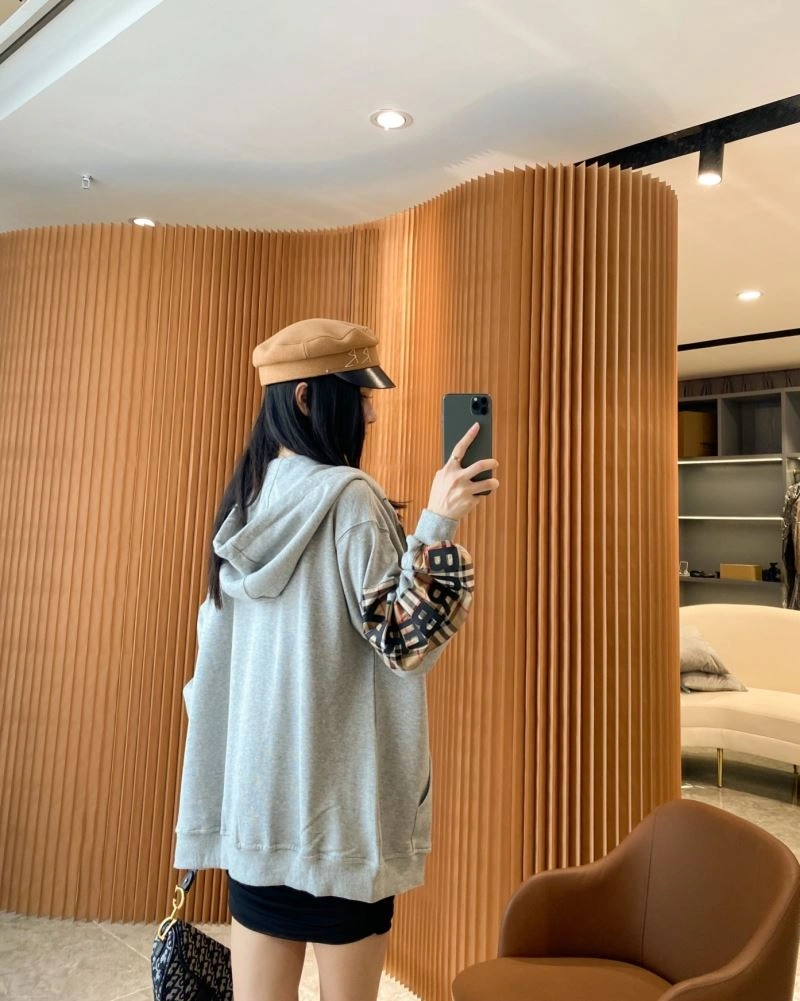 Bargain Burberry Outwear