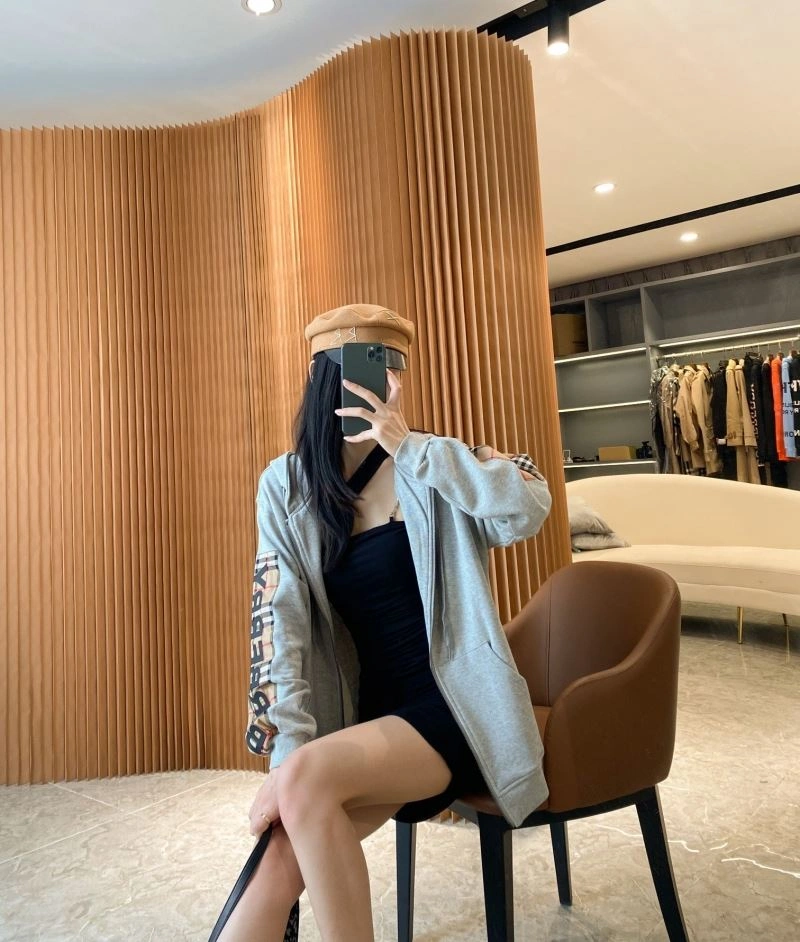 Bargain Burberry Outwear