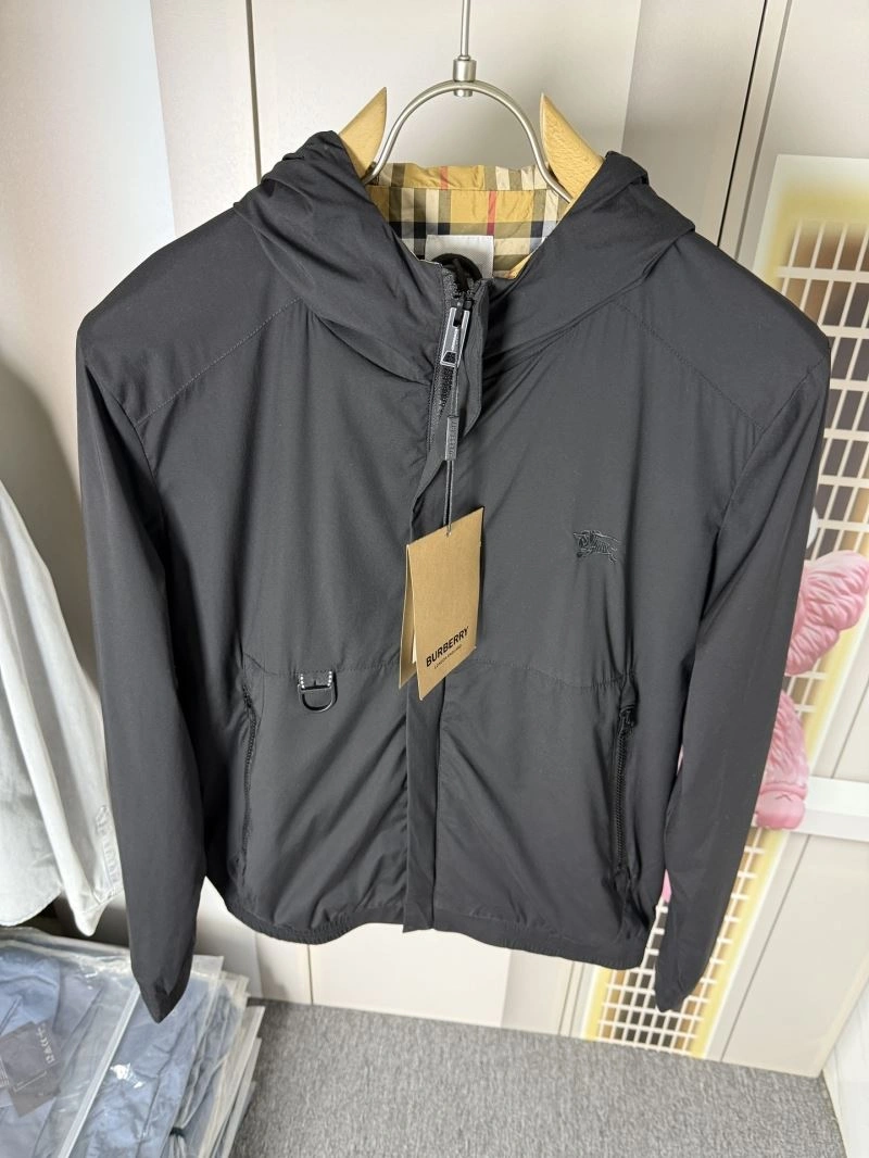 Low-cost Burberry Outwear