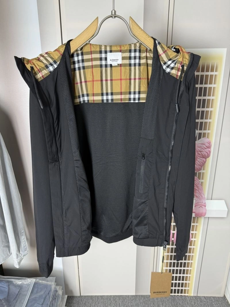 Low-cost Burberry Outwear