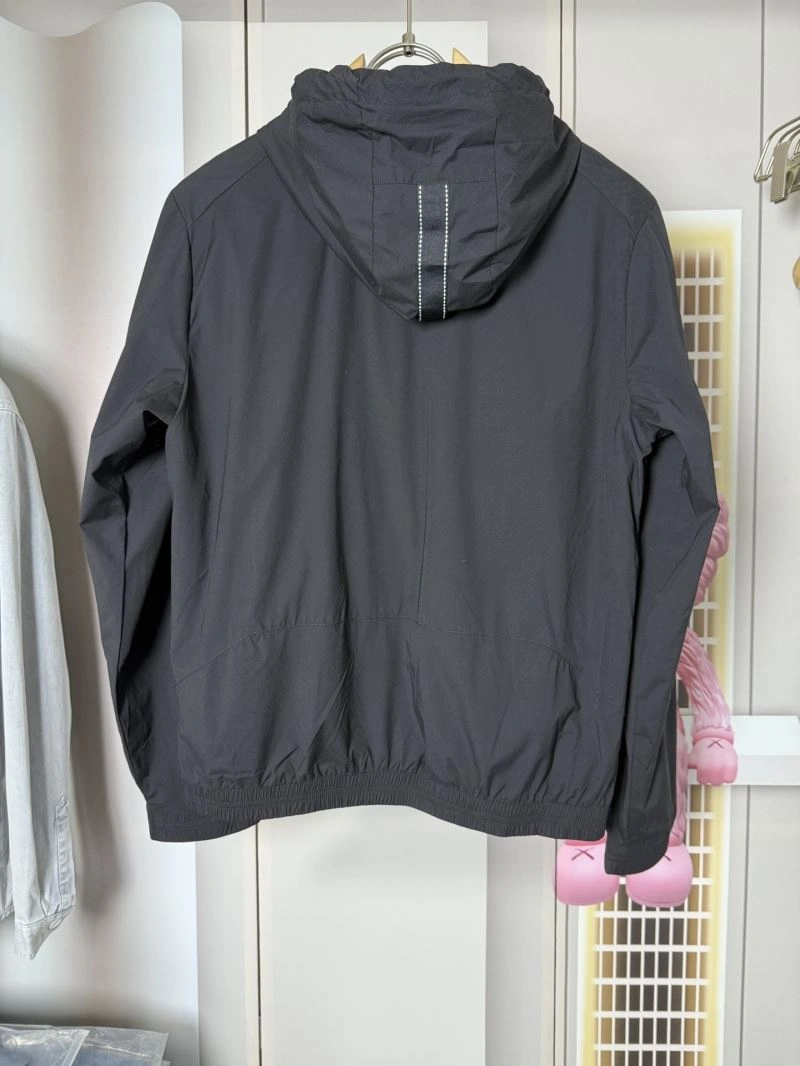 Low-cost Burberry Outwear