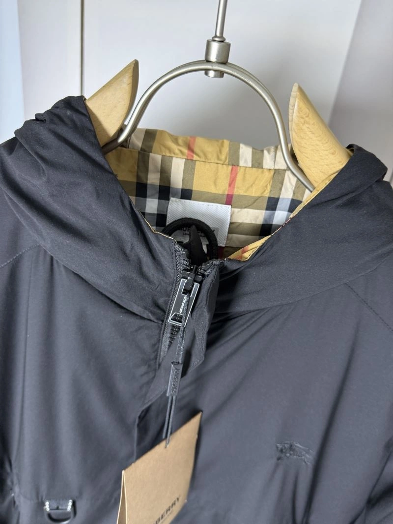 Low-cost Burberry Outwear