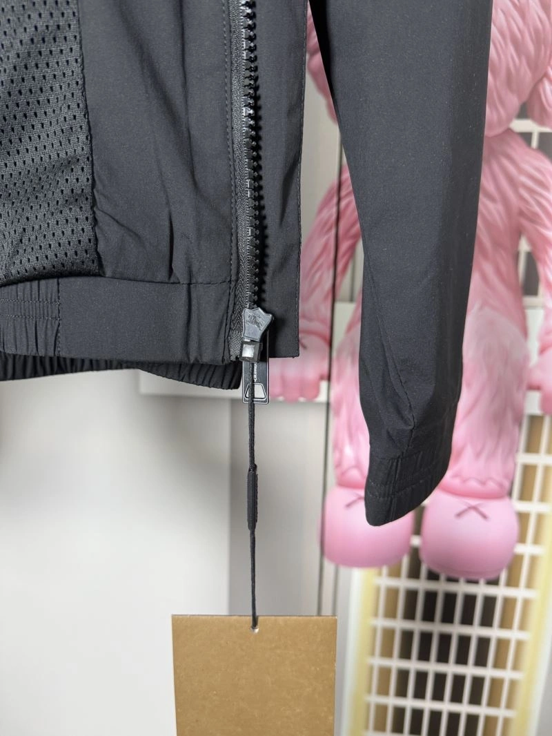 Low-cost Burberry Outwear