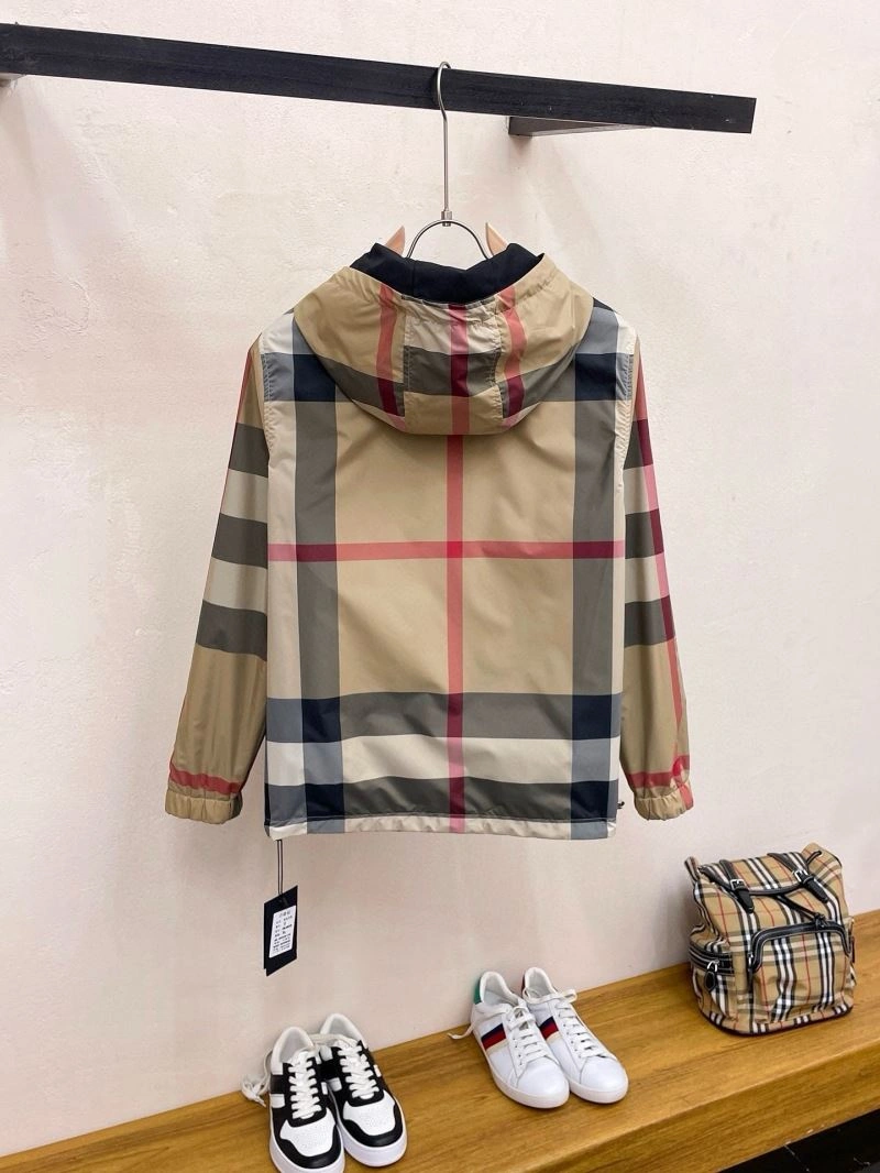 Bargain Burberry Outwear
