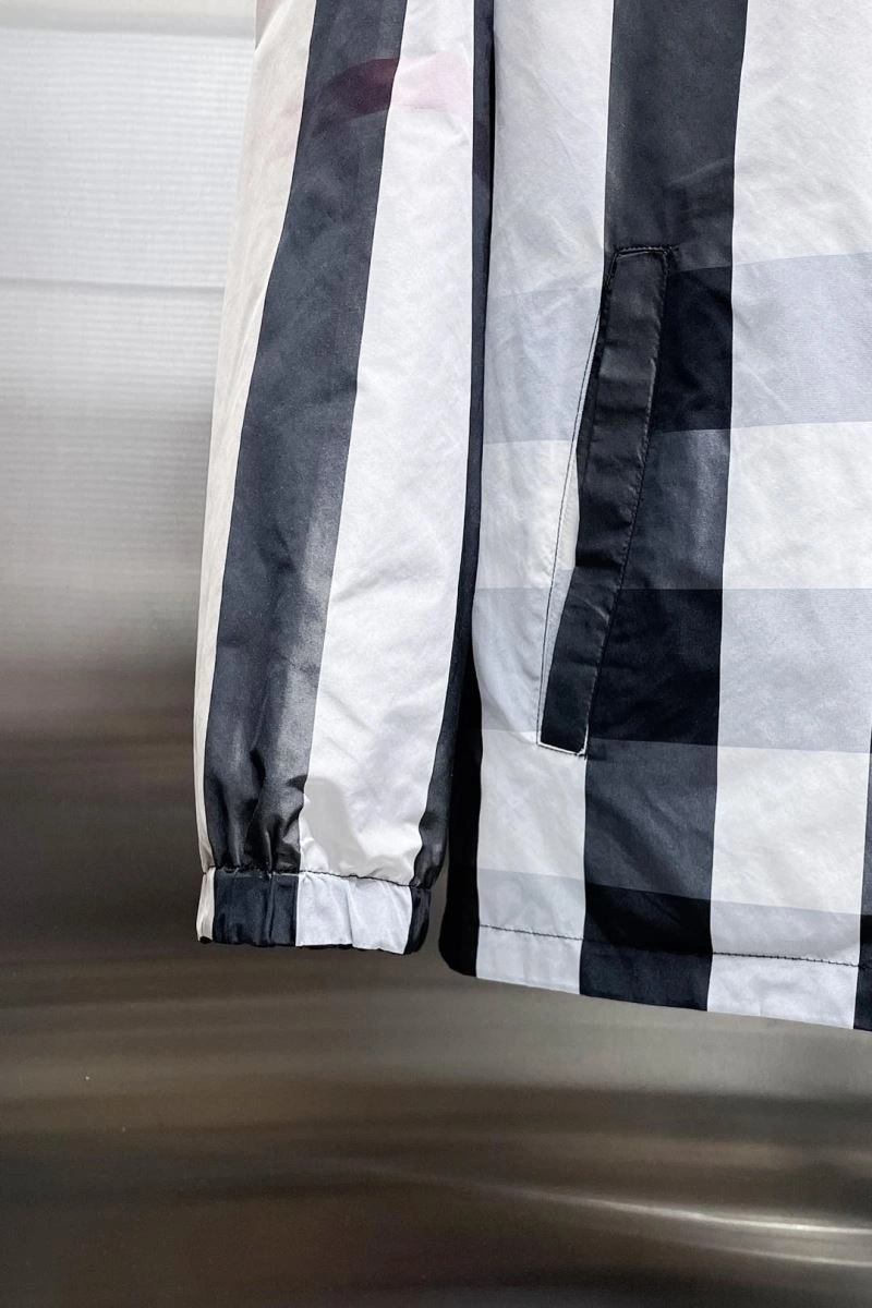Low-cost Burberry Outwear