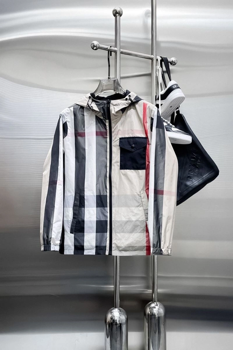 Low-cost Burberry Outwear