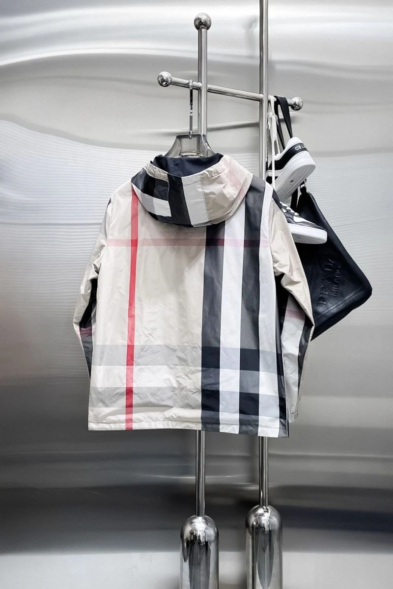 Low-cost Burberry Outwear