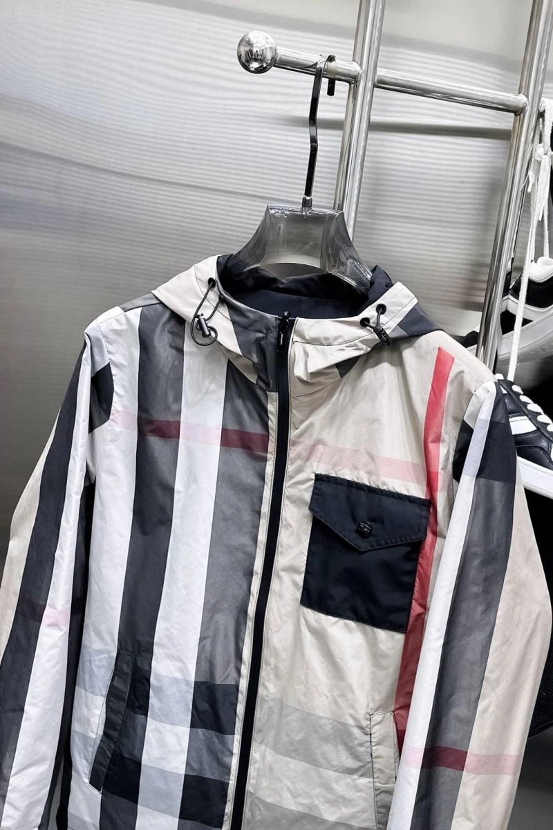 Low-cost Burberry Outwear