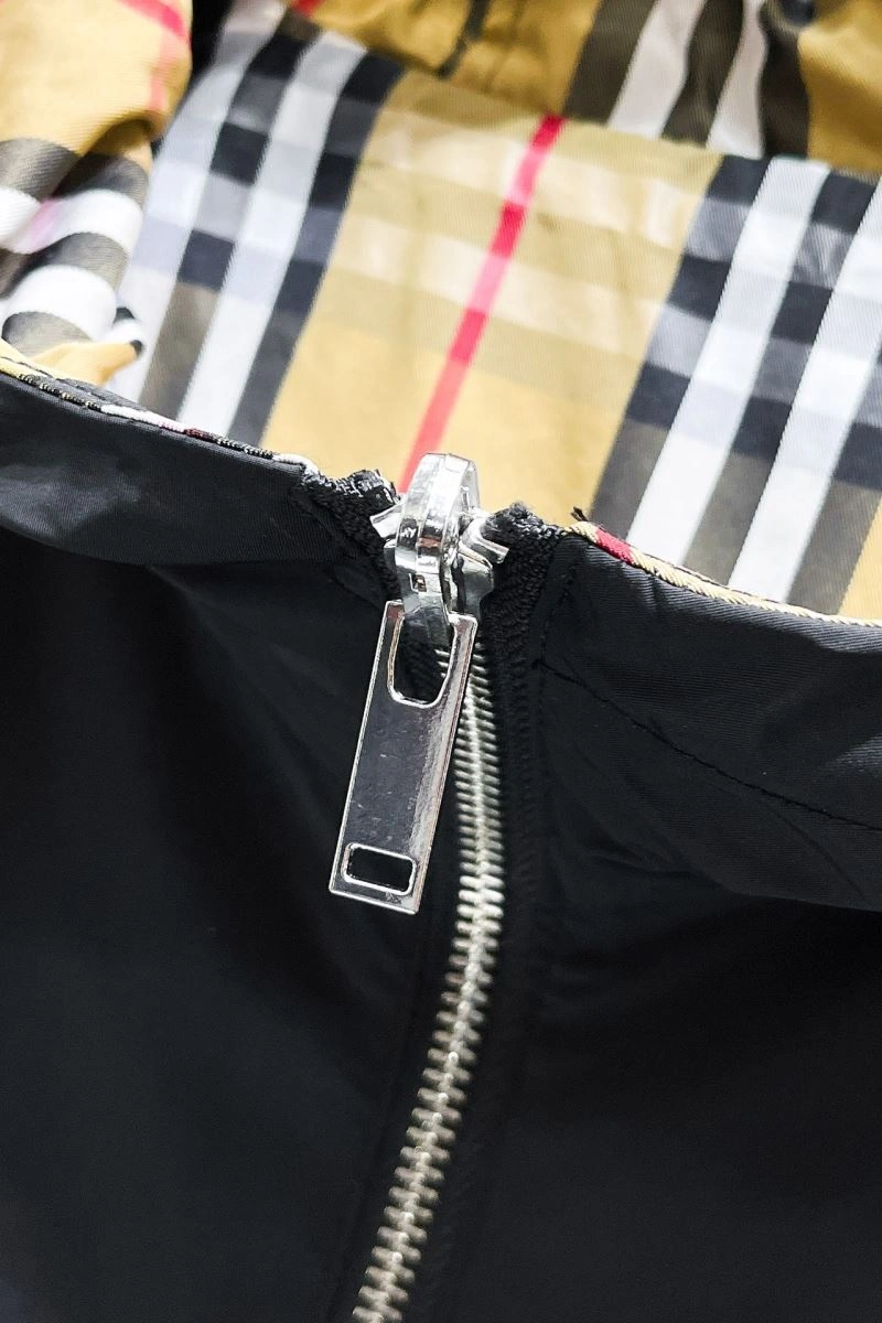 Low-cost Burberry Outwear