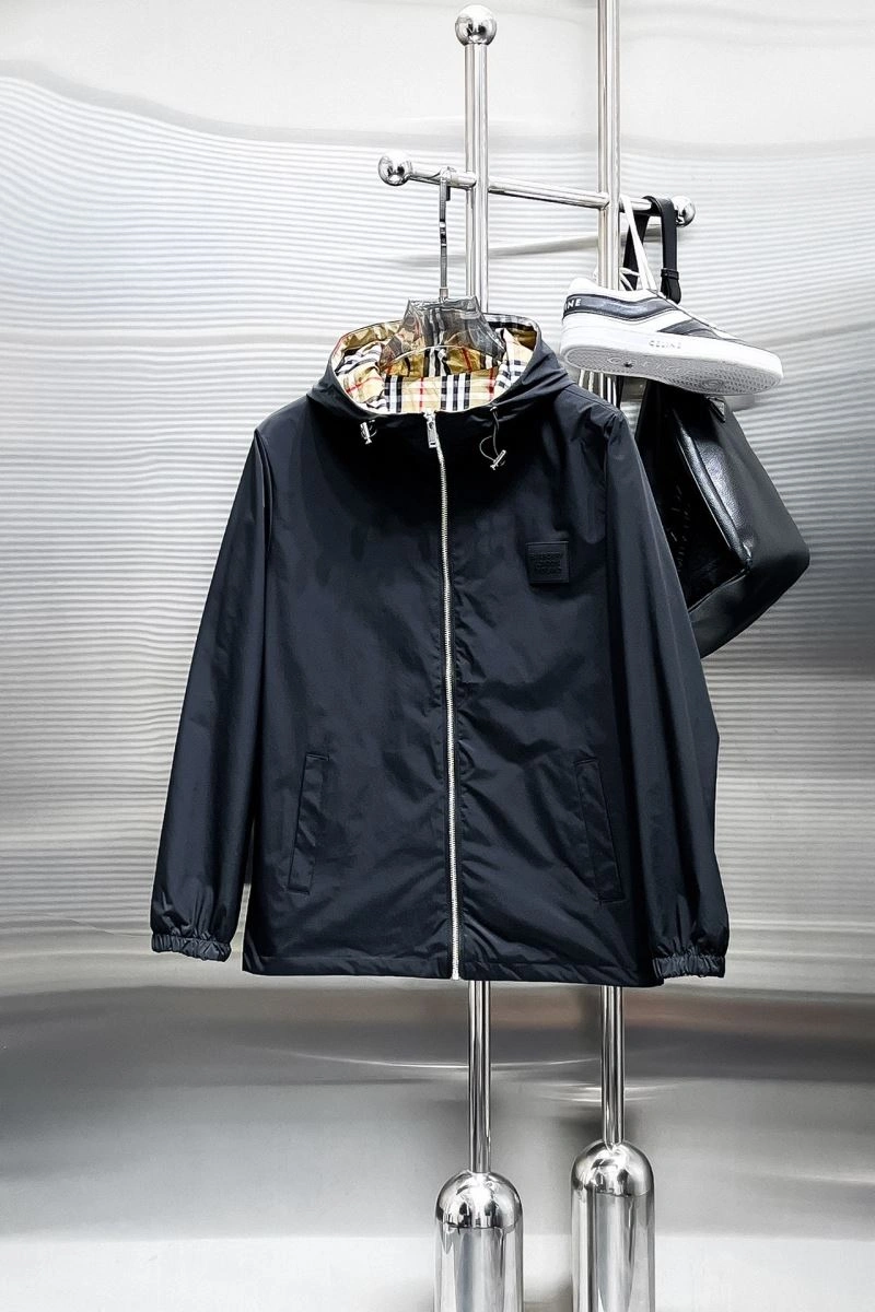 Low-cost Burberry Outwear