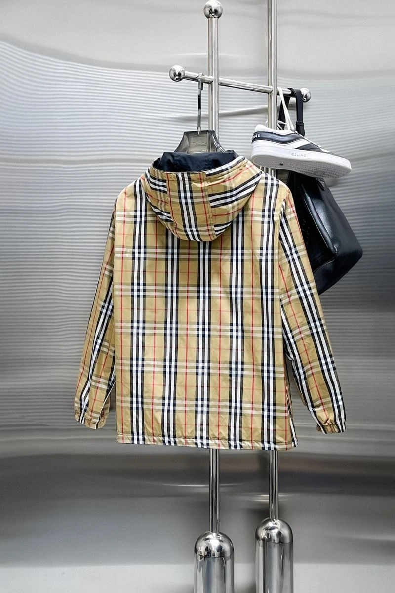 Low-cost Burberry Outwear