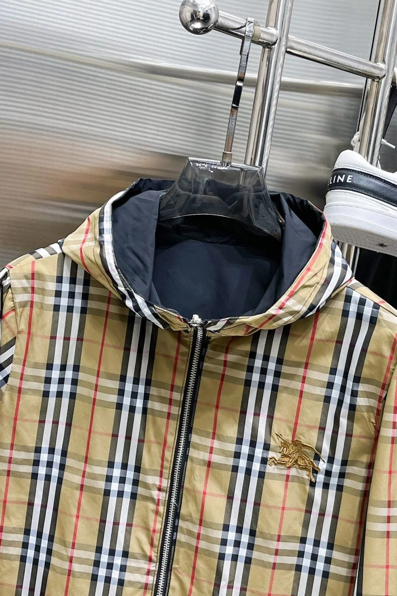 Low-cost Burberry Outwear