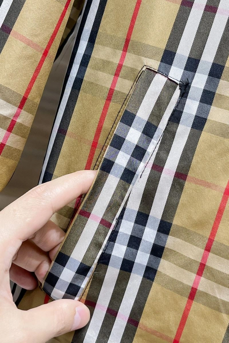 Low-cost Burberry Outwear