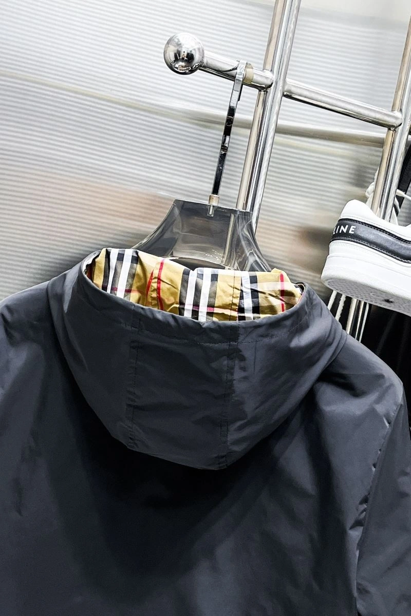 Low-cost Burberry Outwear
