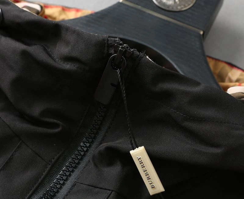 Low-cost Burberry Outwear