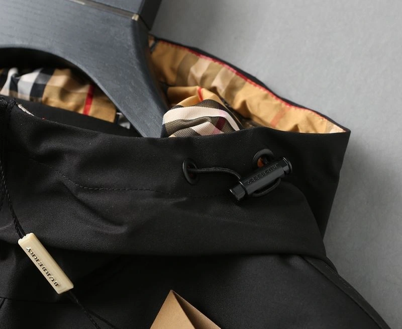Low-cost Burberry Outwear