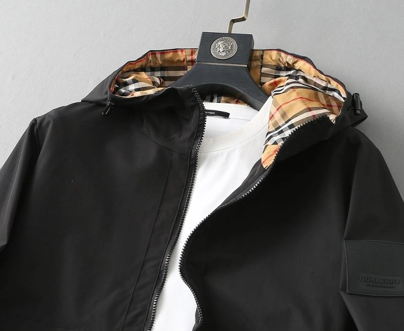 Low-cost Burberry Outwear