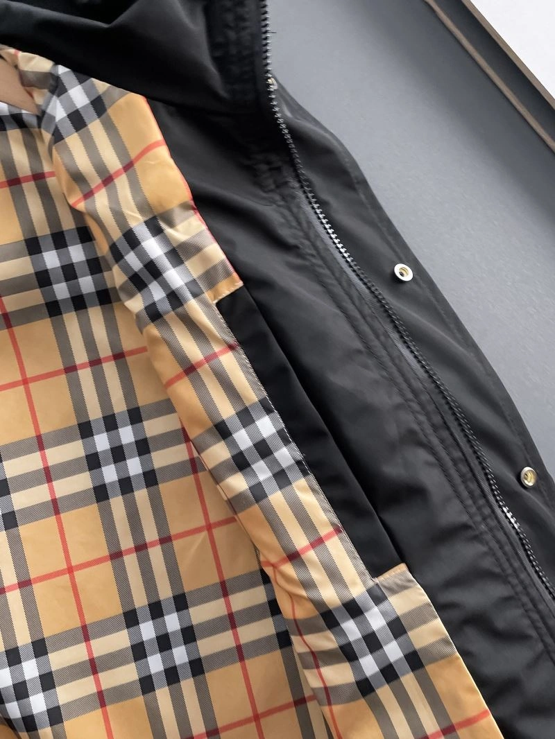 Low-cost Burberry Outwear