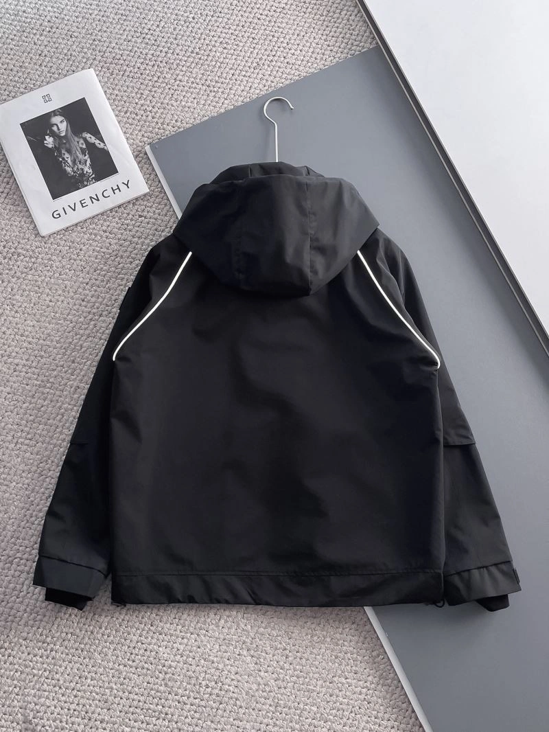Low-cost Burberry Outwear