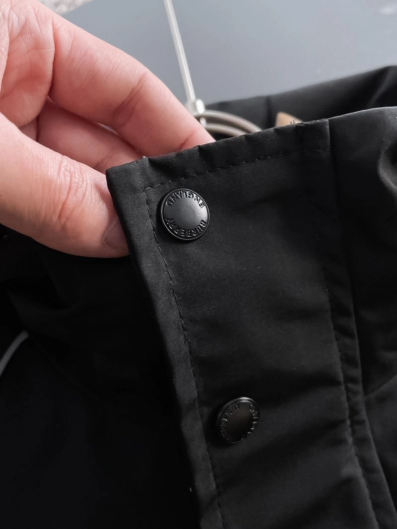 Low-cost Burberry Outwear