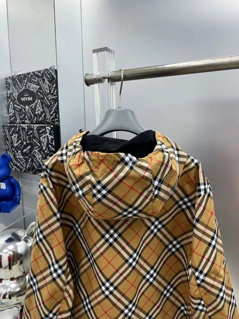 Discounted Burberry Outwear
