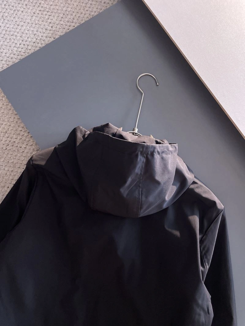 Low-cost Burberry Outwear