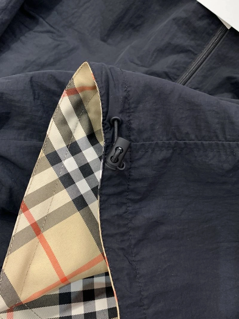 Low-cost Burberry Outwear