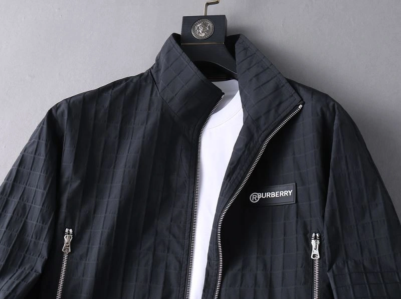 Low-cost Burberry Outwear