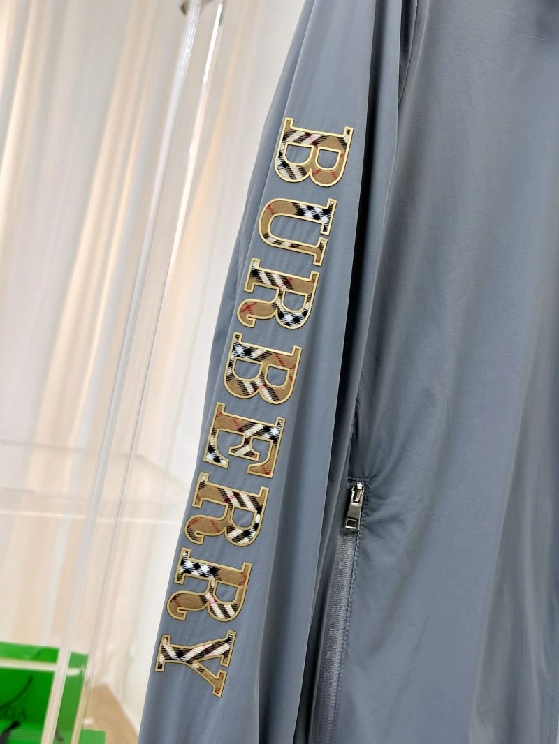 Low-cost Burberry Outwear