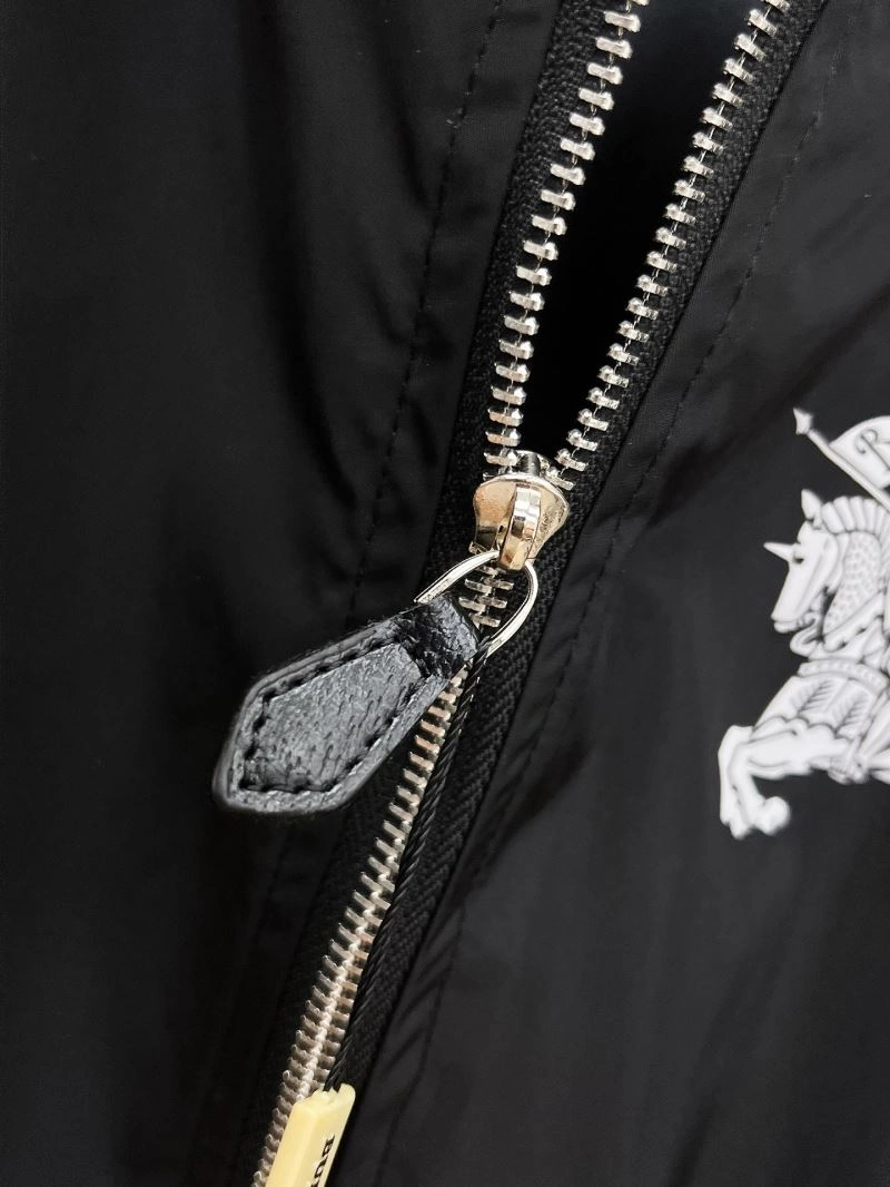 Low-cost Burberry Outwear
