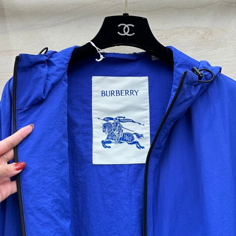 Low-cost Burberry Outwear