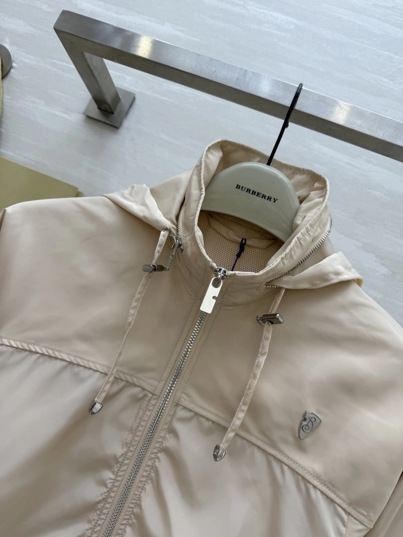 Discounted Burberry Outwear