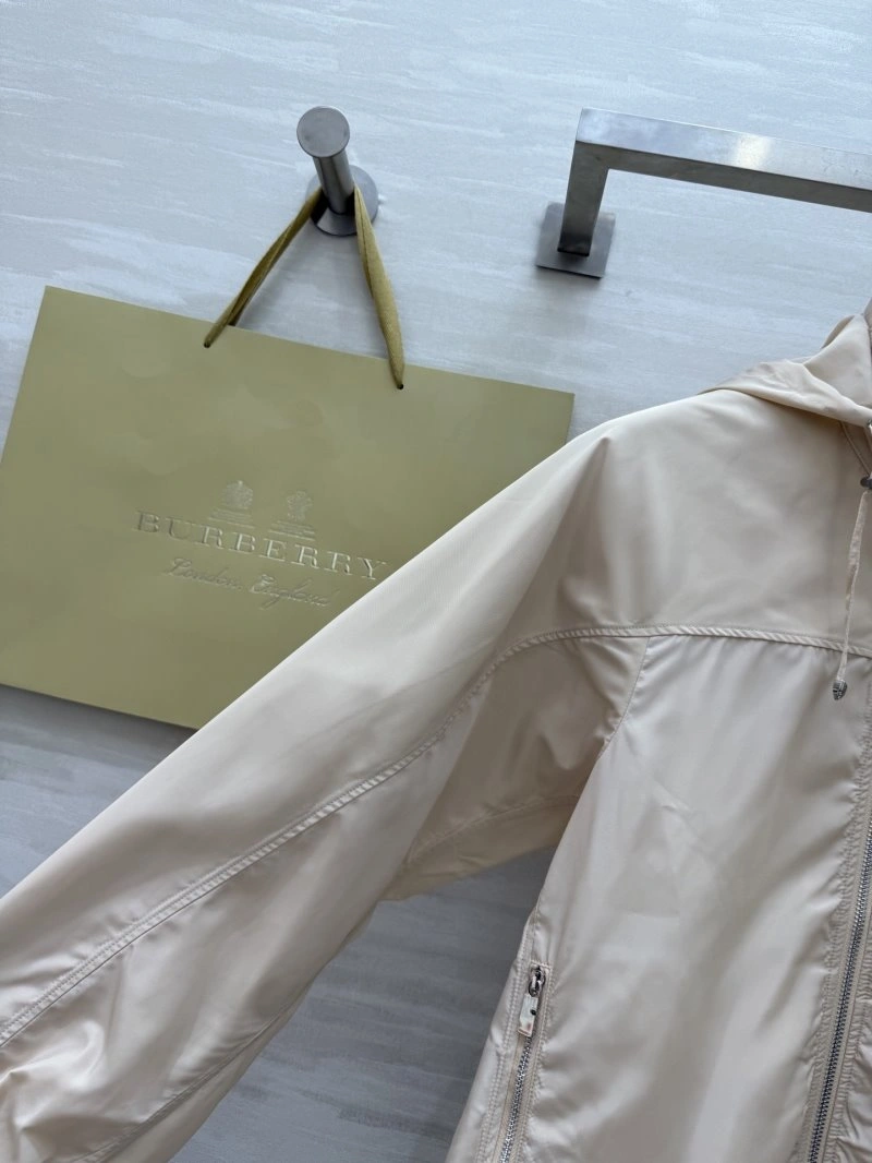 Discounted Burberry Outwear