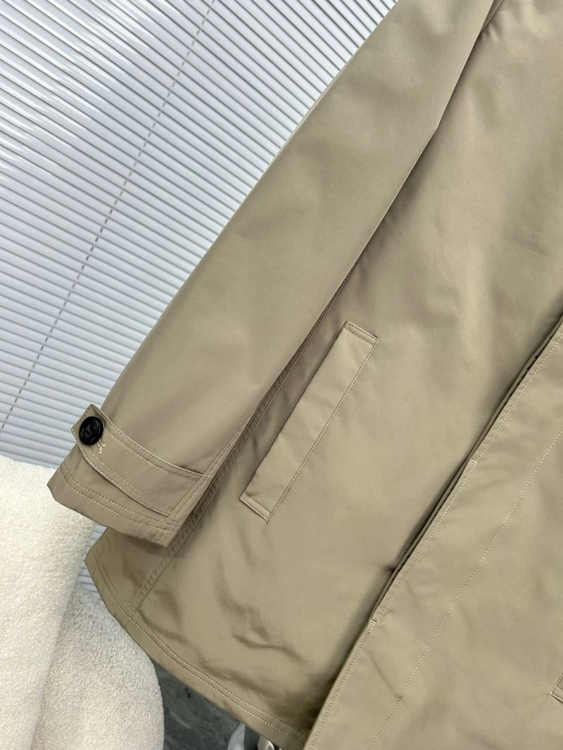 Low-cost Burberry Outwear