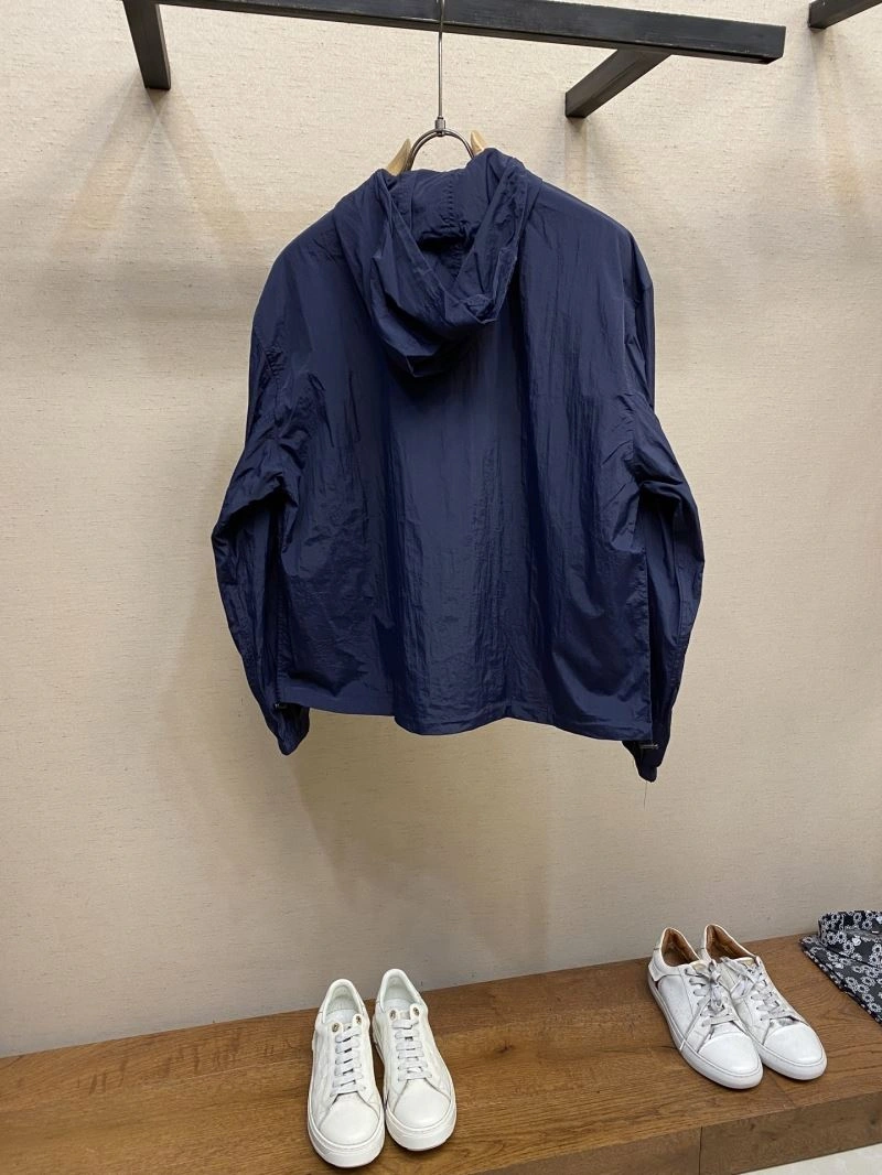 Low-cost Burberry Outwear