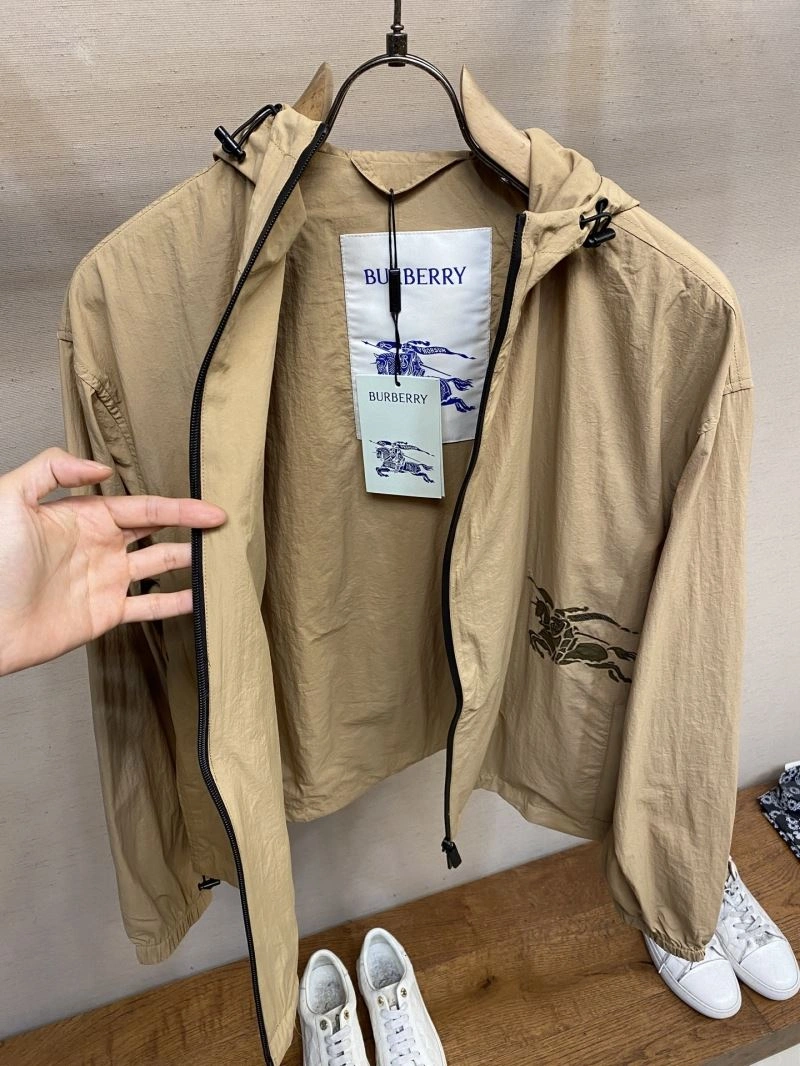 Low-cost Burberry Outwear