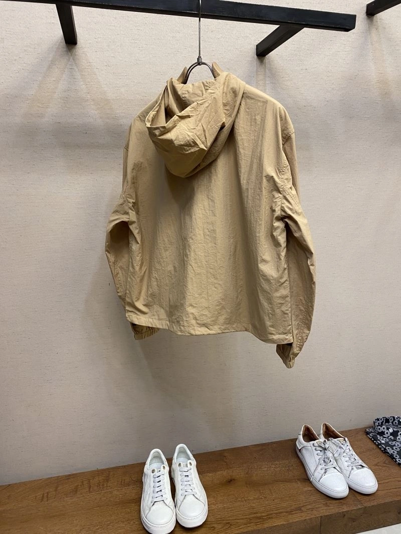 Low-cost Burberry Outwear