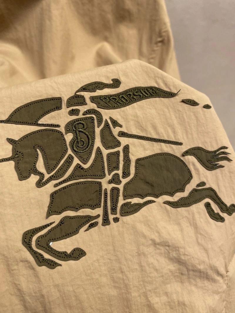 Low-cost Burberry Outwear
