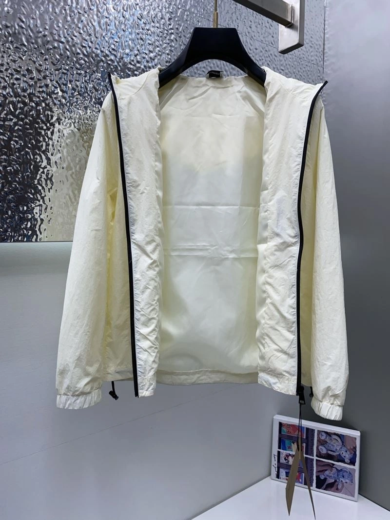 Bargain Burberry Outwear