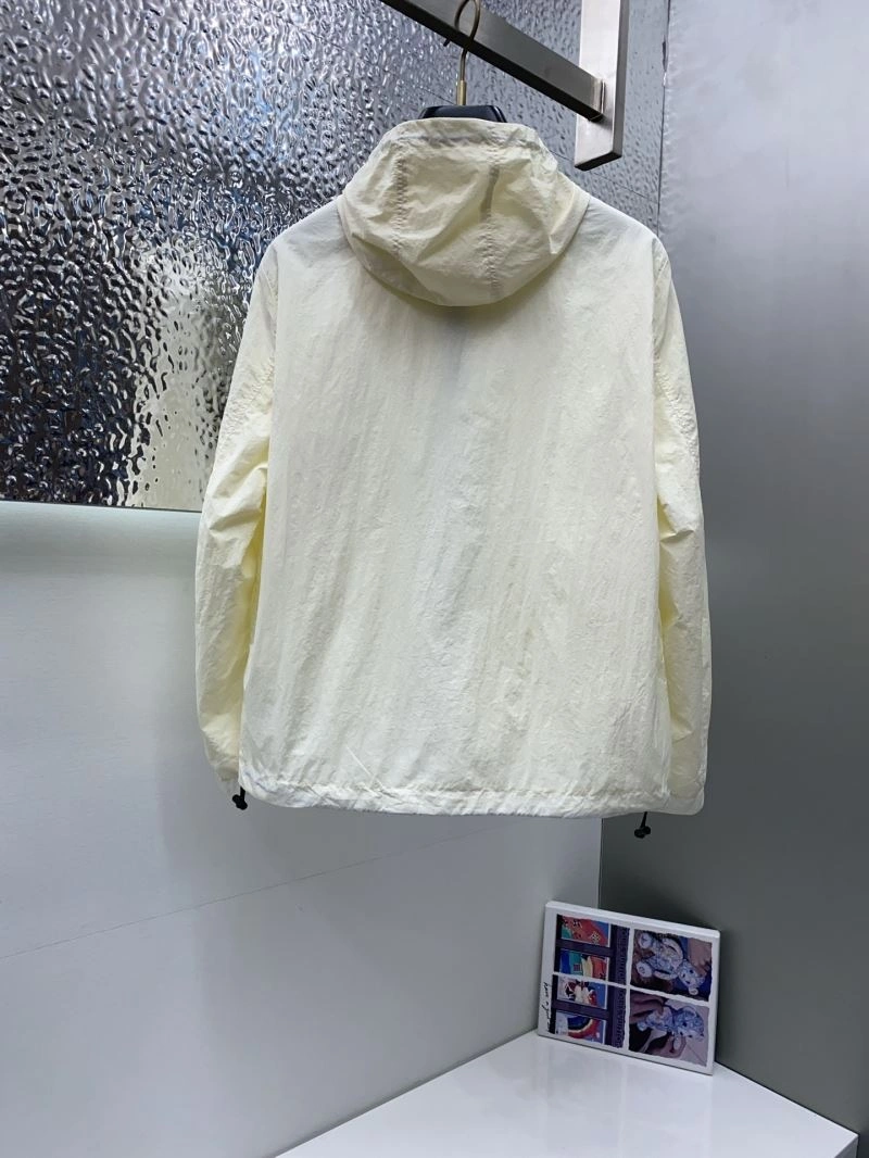 Bargain Burberry Outwear