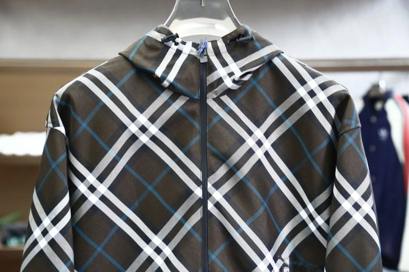 Low-cost Burberry Outwear