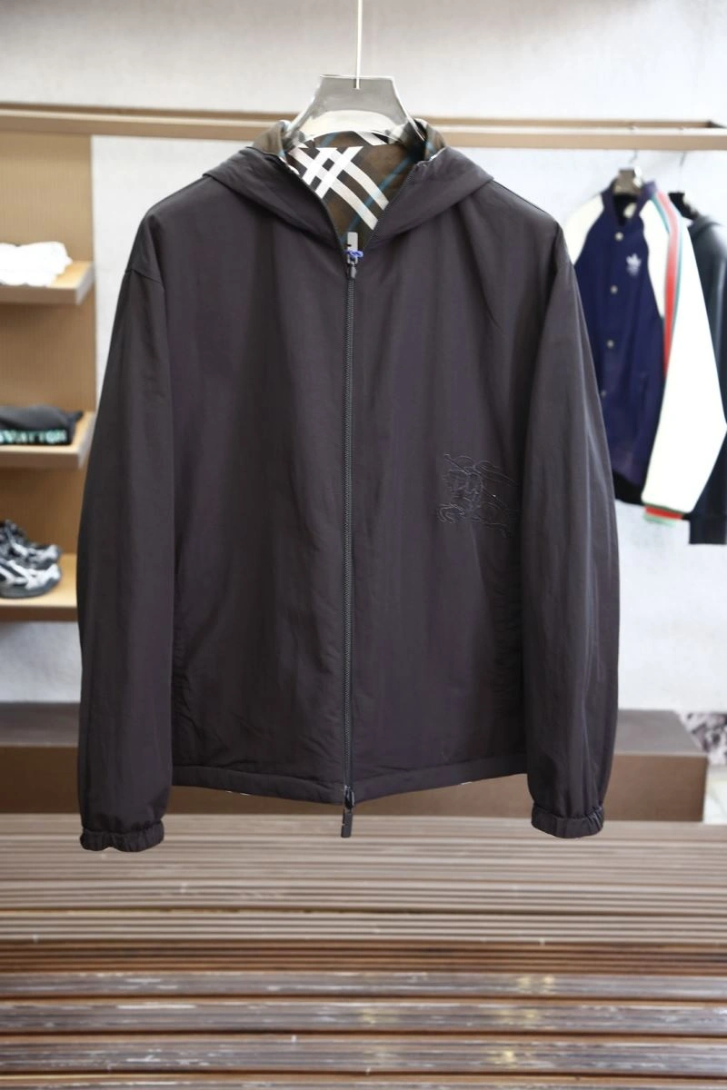 Low-cost Burberry Outwear