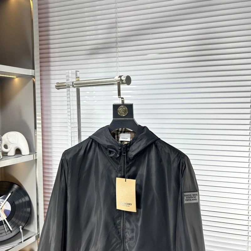 Bargain Burberry Outwear
