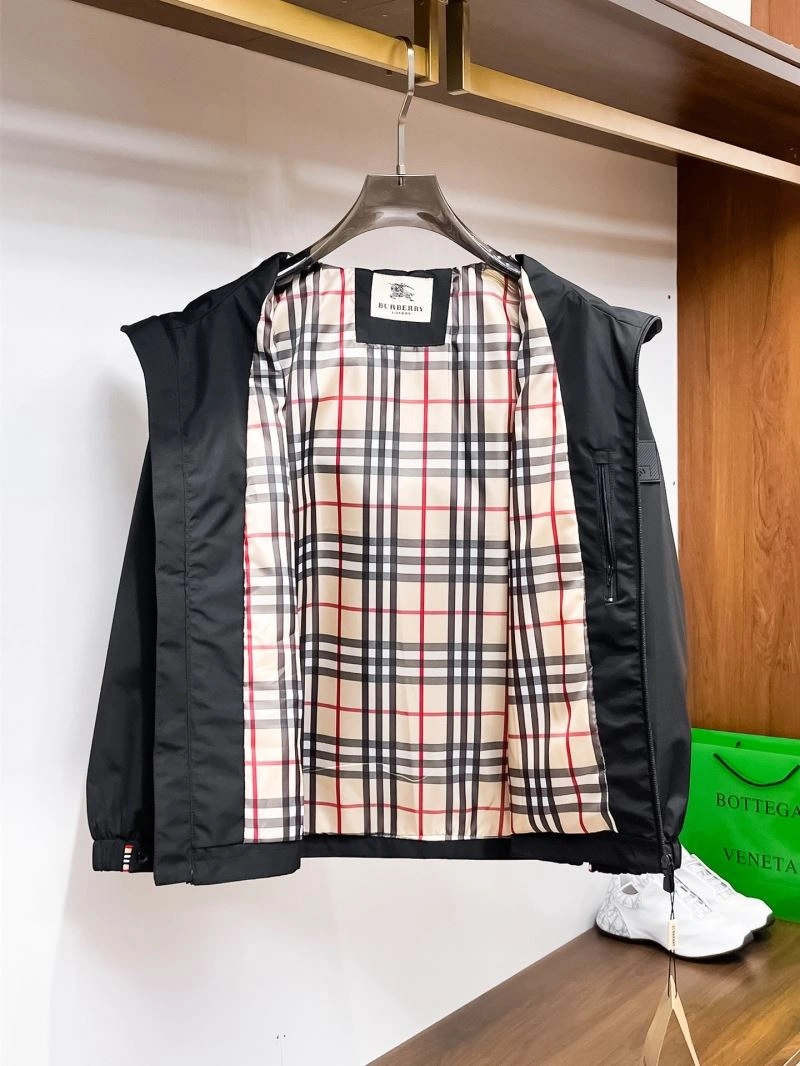 Low-cost Burberry Outwear