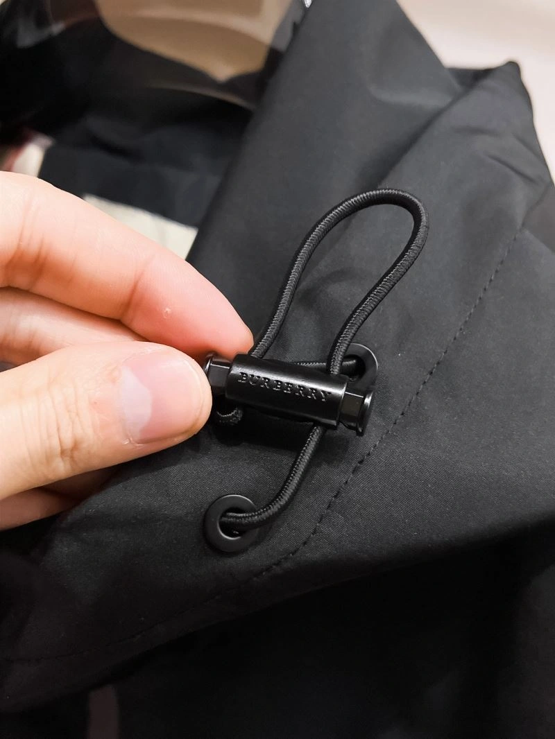 Low-cost Burberry Outwear
