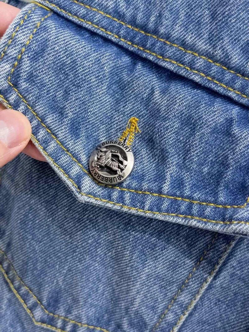 Low-cost Burberry Outwear