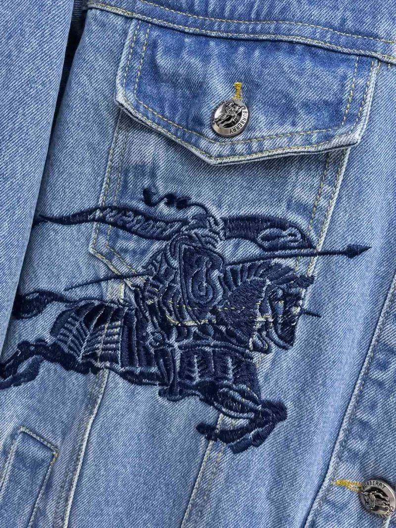 Low-cost Burberry Outwear
