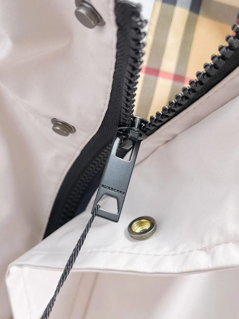 Low-cost Burberry Outwear